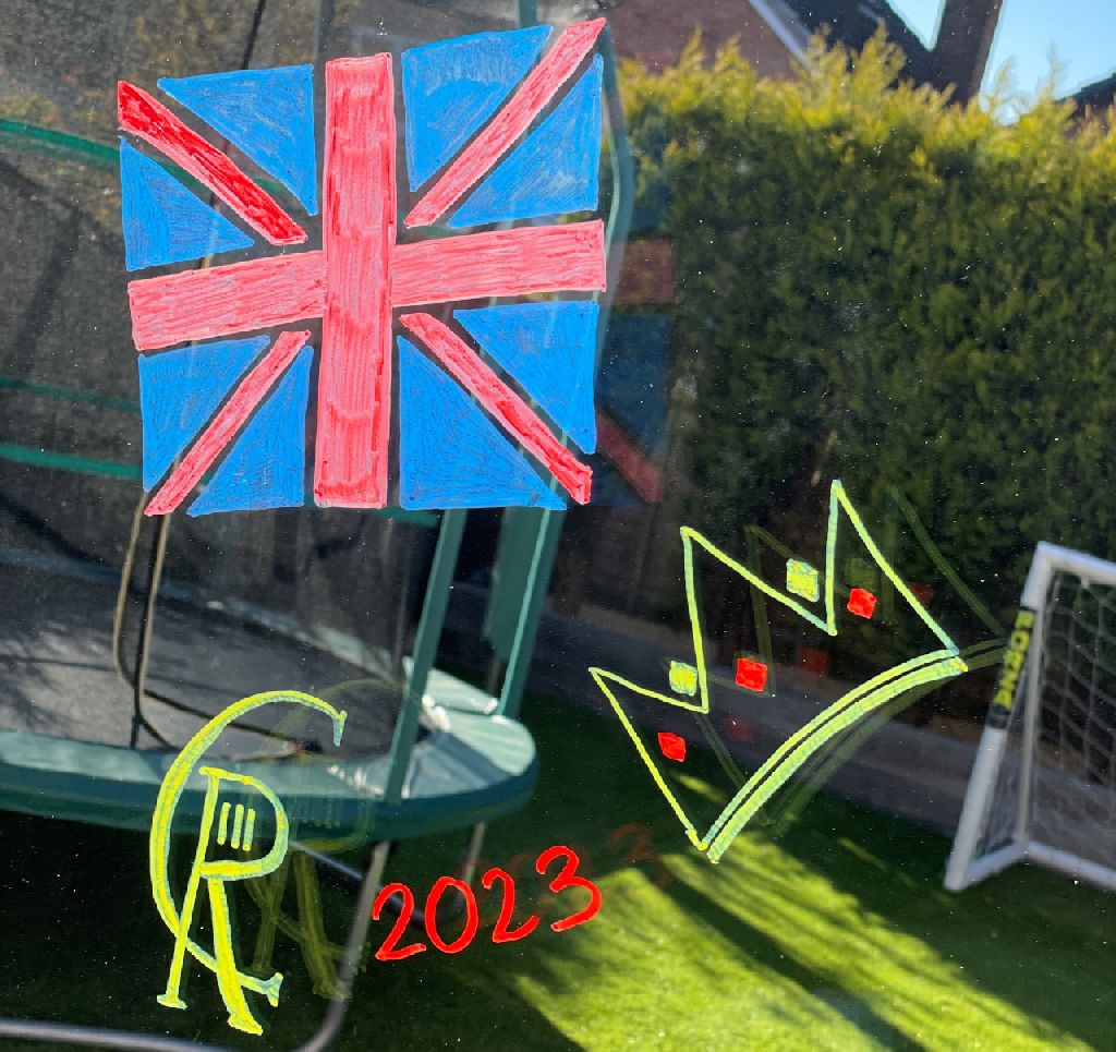 Keep children entertained during the Coronation – Maped Helix UK